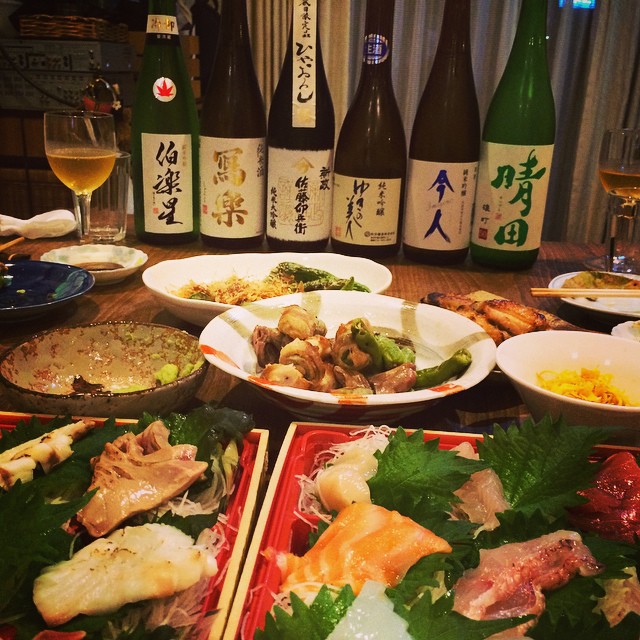 @野中藍: 日本酒パーティー It was a sake party last night in the house of the ...