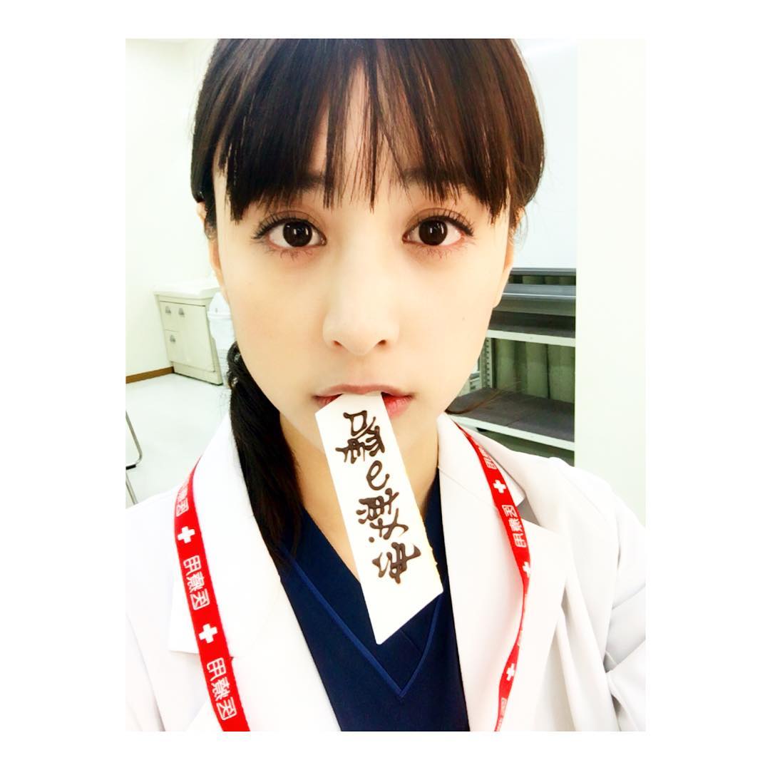 山本美月 今日は、草彅サンタさんがケーキを恵んでくださったよ。 嘘の戦争 二科楓 草彅サンタ メリクリ Moe Zine