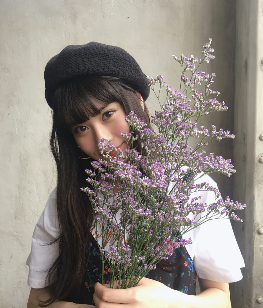 @横田ひかる: 可愛いお花と撮影、 @grl_official... - Moe Zine