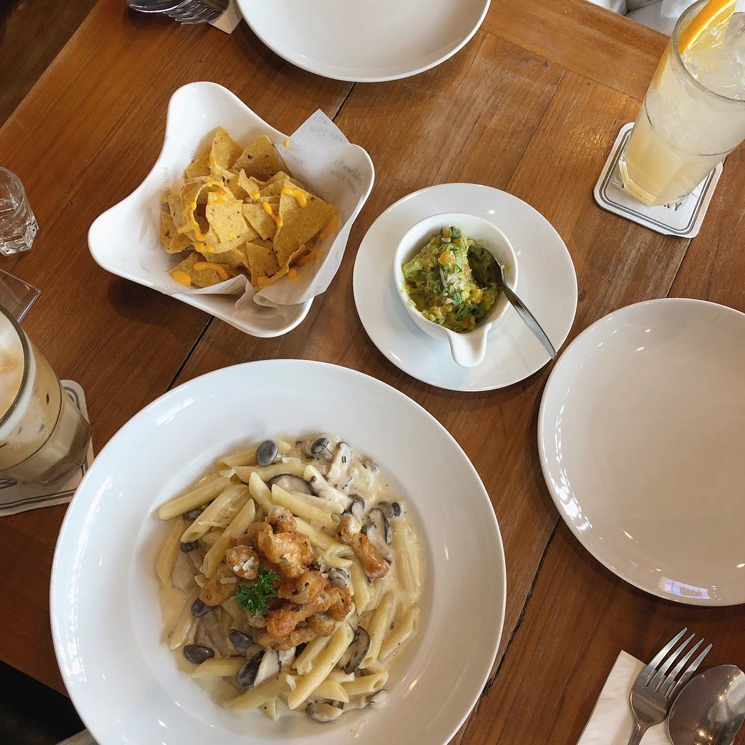 @濵松里緒菜: * * * White Flower Factory * フラーっと入ったお店だったけど、 めちゃめちゃ美味しかった * 店内 ...