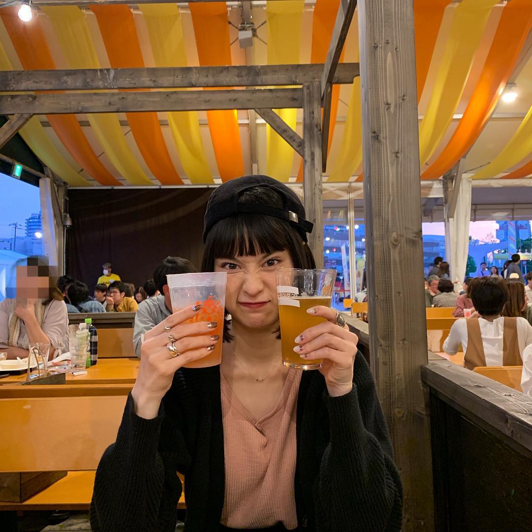 @横田ひかる: かんぱーい！ やんちゃ帽子 #GW... - Moe Zine