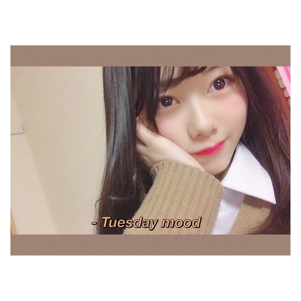 @千葉恵里: もうすぐJK ・ ・ ・ #JK #制服 #カーディガン #ブラウン... - Moe Zine