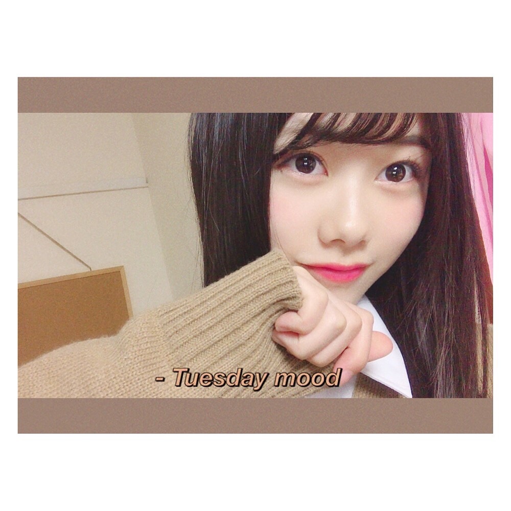 @千葉恵里: もうすぐJK ・ ・ ・ #JK #制服 #カーディガン #ブラウン... - Moe Zine