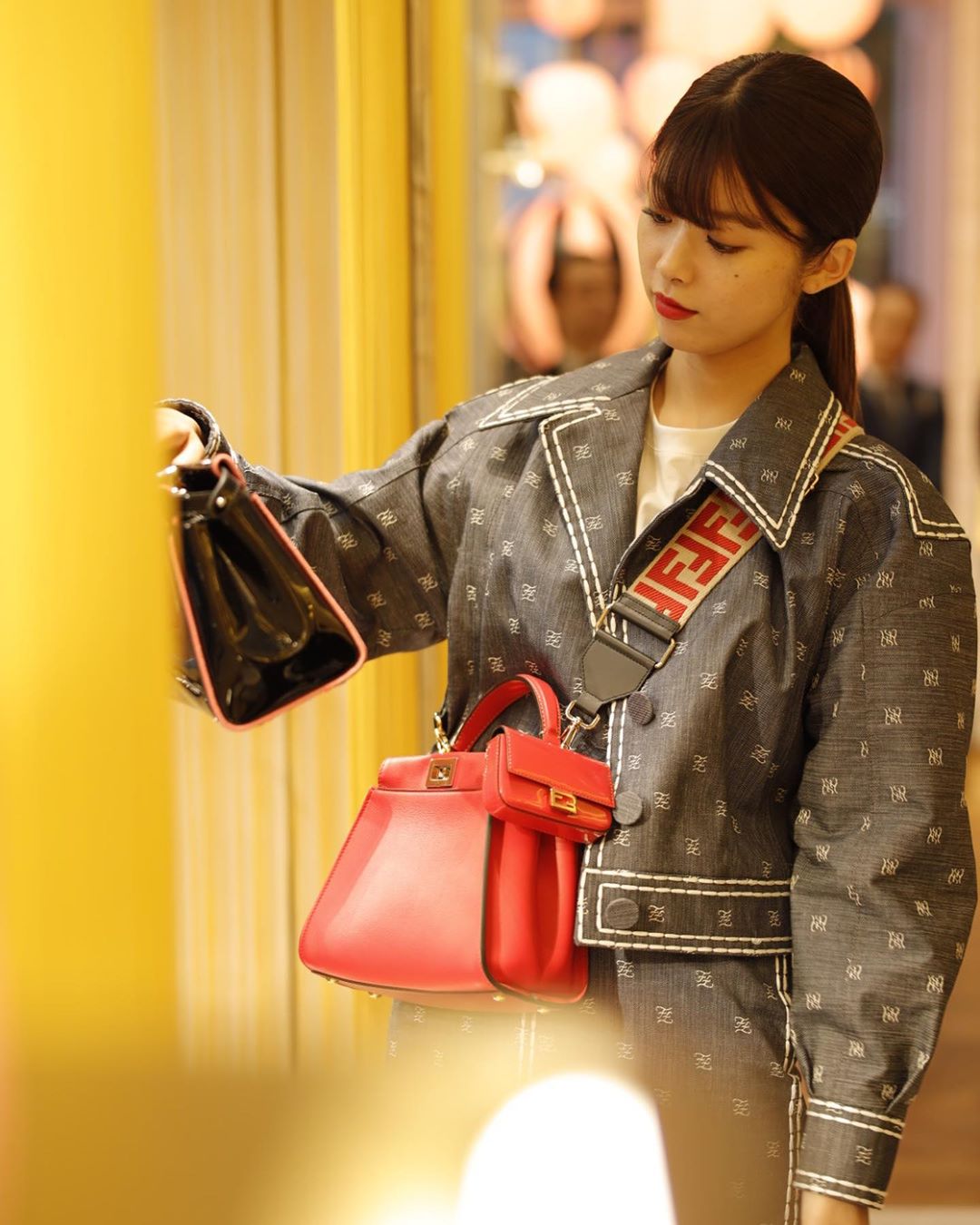 馬場ふみか Fendi Peekaboo Bar バッグ本体からハンドル、ベルト たくさんのカラーの中から 自分の好きなものをチョイス