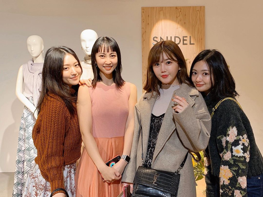 @宮崎美穂: 環境変わってもよく会う同期﻿ 환경이 바뀌어도 자주 만나는 동기﻿ ﻿ #SNIDEL #frayid #lilybrown #展示会... - Moe Zine