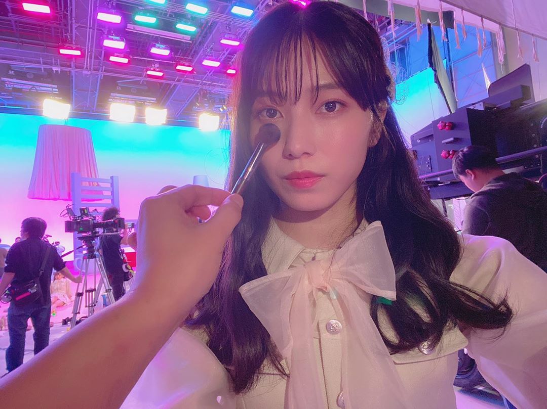 @横山由依: MV撮影の合間の メイク直し #AKB48 #失恋ありがとう... - Moe Zine