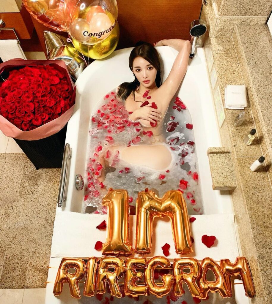 @Riregram - Page 37 of 52 - Moe Zine