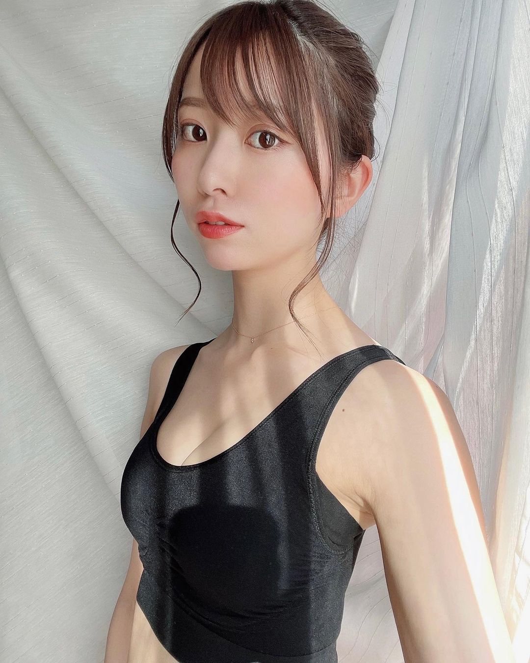 @佐藤芽衣 aka 楠ろあ aka 楠露亚: . 新しいナイトブラ@viage_hrc ☾ 暖かくなってきて薄着の季節になるので 寝ている間に背中にお肉が逃げないように しっかり固定するのに ...