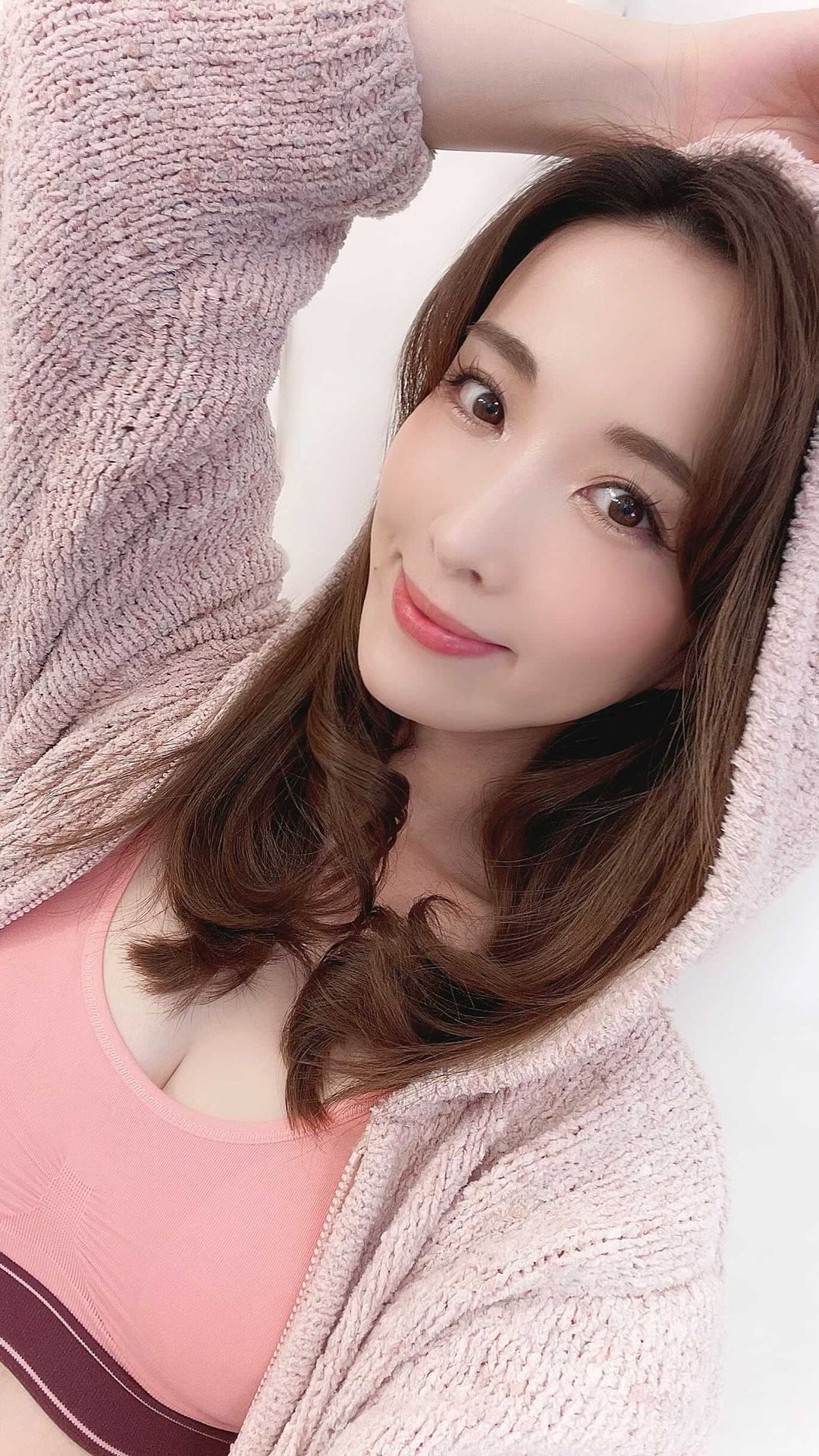 @瀬戸早妃: おすすめのルームブラ♡ @viage_hrc 新色のスイートピンク×ワインを つけてみました 正しい位置に動かしてあげて しっかり固定してくれるのに 肌触り... - Moe Zine