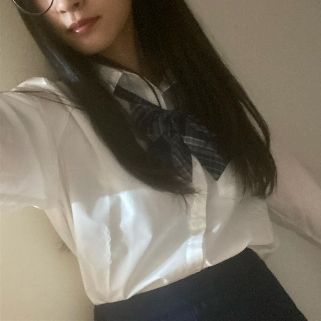 @松本日向: 毎日今が1番若いと思って生きてる #制服 #青春 #jk... - Moe Zine