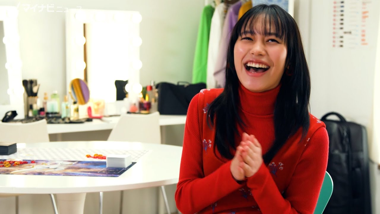 南沙良、スタッフからの無茶ぶりに可愛すぎるリアクション！ ポケモンカードゲーム新CM＆メイキング・インタビュー映像公開 - Moe Zine