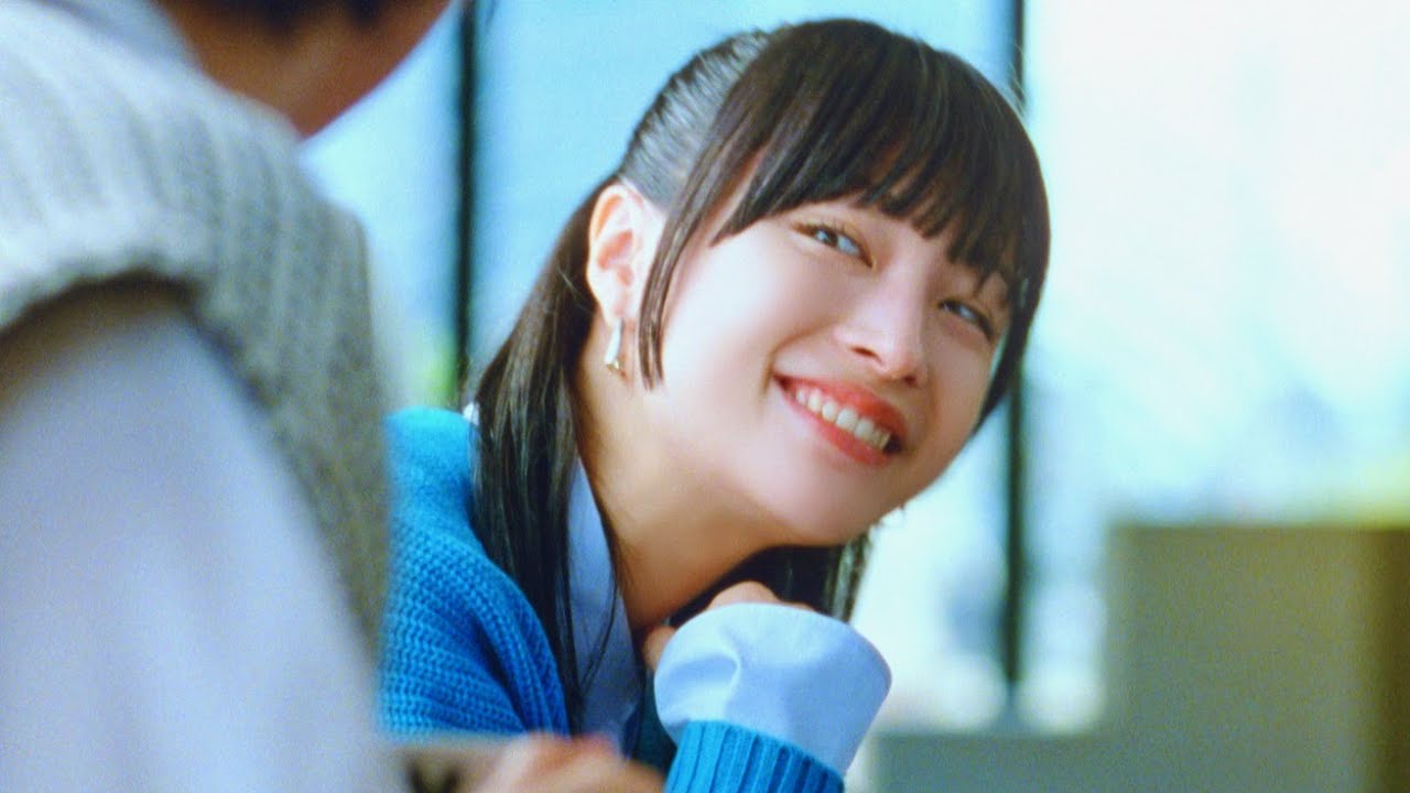 広瀬すず、女子トークのワチャワチャで自然なドヤ顔披露／井不動産CM＋メイキング＋インタビュー - Moe Zine