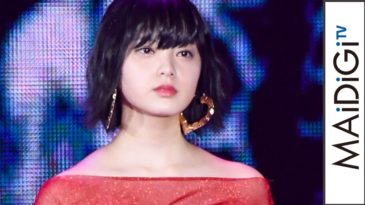 欅坂46平手友梨奈、赤シースルー×穴あきダメージ黒パンツ パンツから網タイツちらり 「ガールズアワードs/s」 Moe Zine