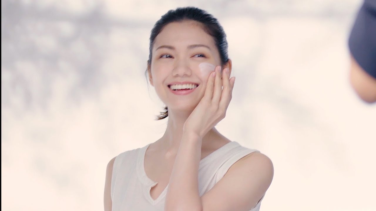 二階堂ふみ、ノースリーブで透明感溢れる美肌を披露！ ビオレUV 「光拡散UV」新CM公開 - Moe Zine