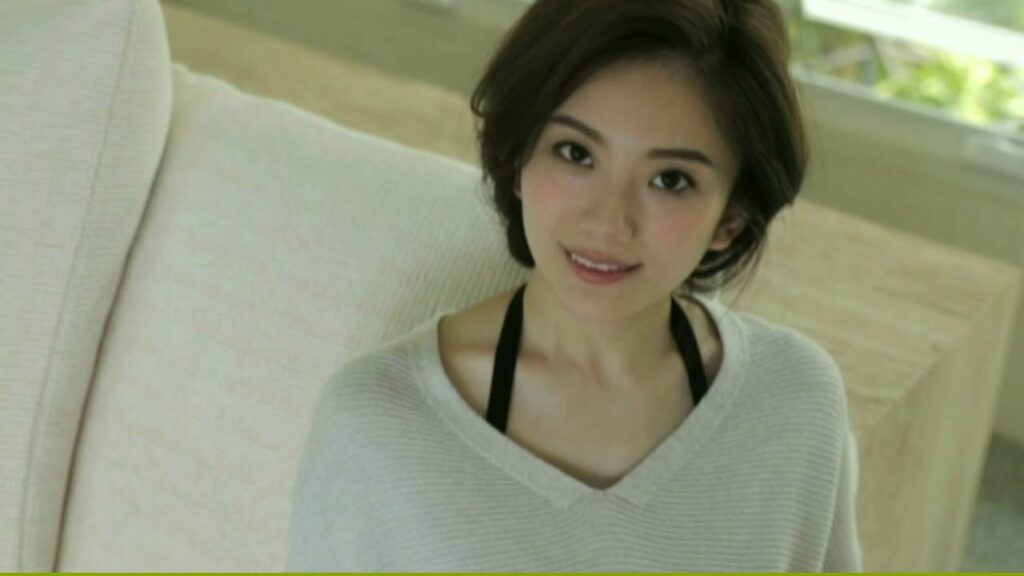 Japanese gravure model - Moe Zine