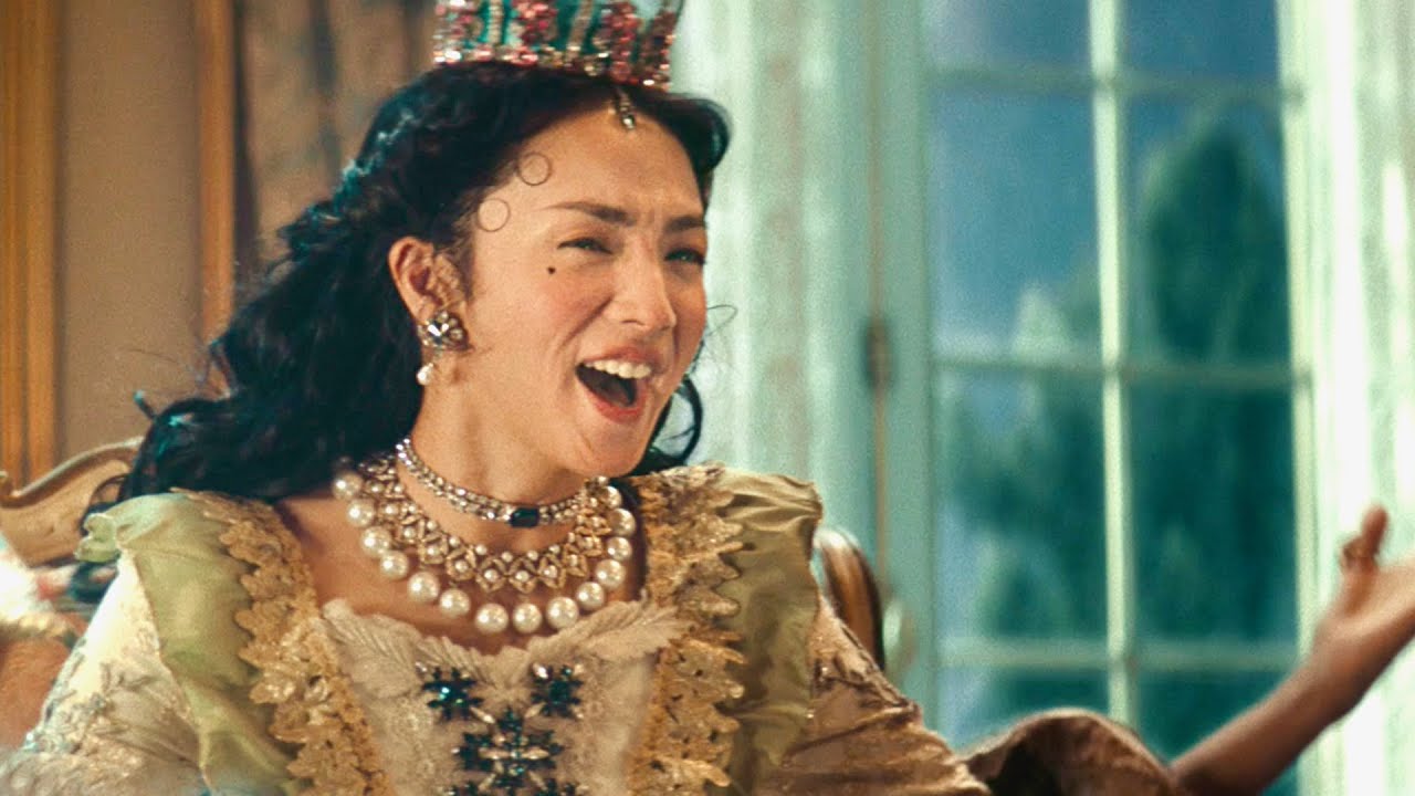 “女王”満島ひかり、衝撃の効果音でドヤ顔！“執事”松田龍平「さすがですね」／UQ mobile CM - Moe Zine