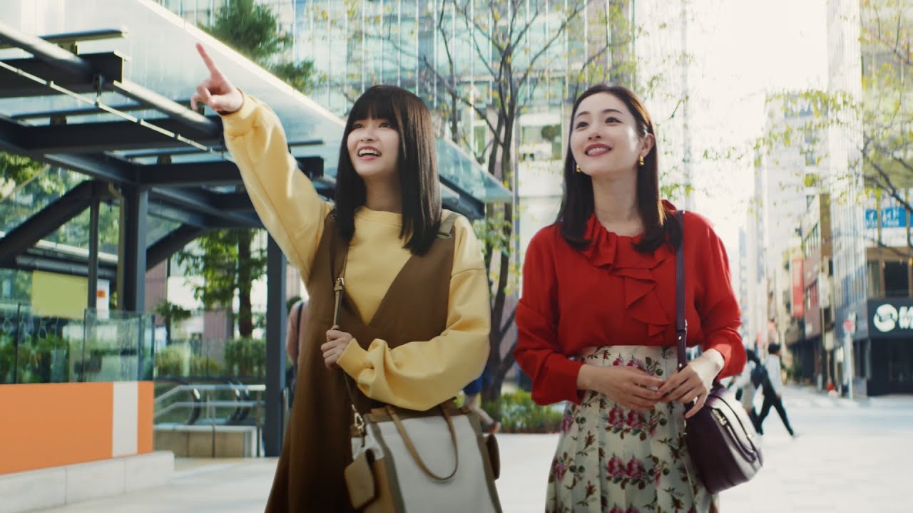 石原さとみ、人気TikToker景井ひなに高級バッグをおねだりされる！？ 三菱UFJカード 新WebCM「クレカ姉妹」篇 - Moe Zine