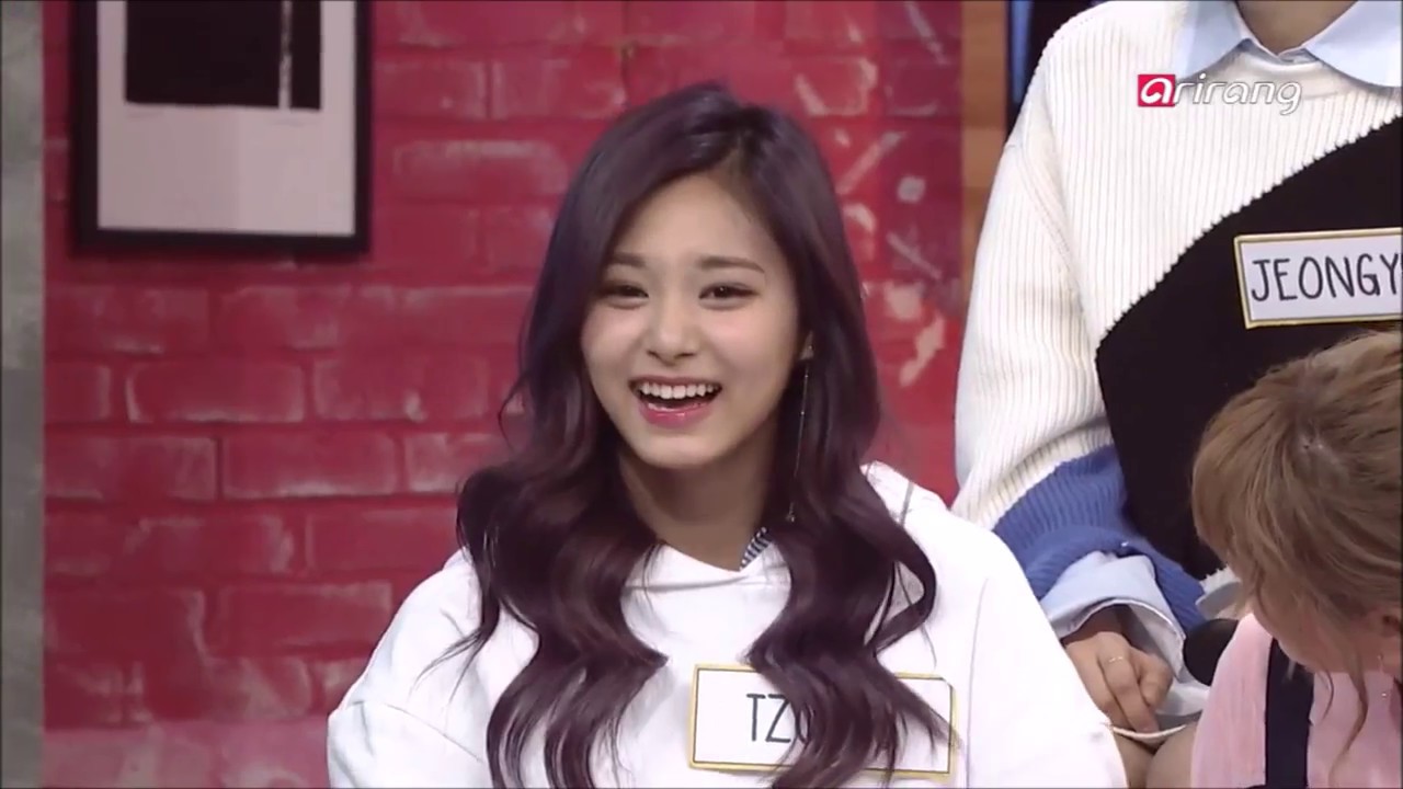 TWICE Tzuyu ツウィ 子瑜 - Moe Zine