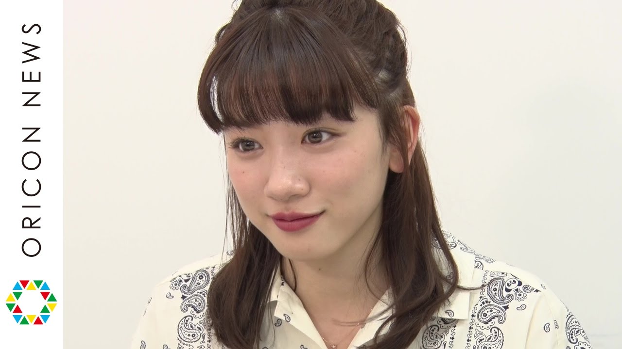 永野芽郁、『UQモバイル』三姉妹CM撮影の裏側を語る！「こっそりお姉ちゃんのSNSをチェックしてます（笑）」 - Moe Zine