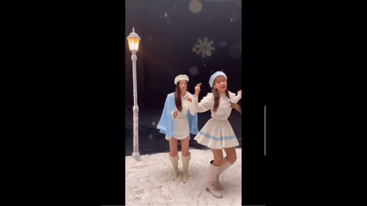 NiziU "Maya x Mayuka, Merry Christmas WithU" NiziU tok - Moe Zine