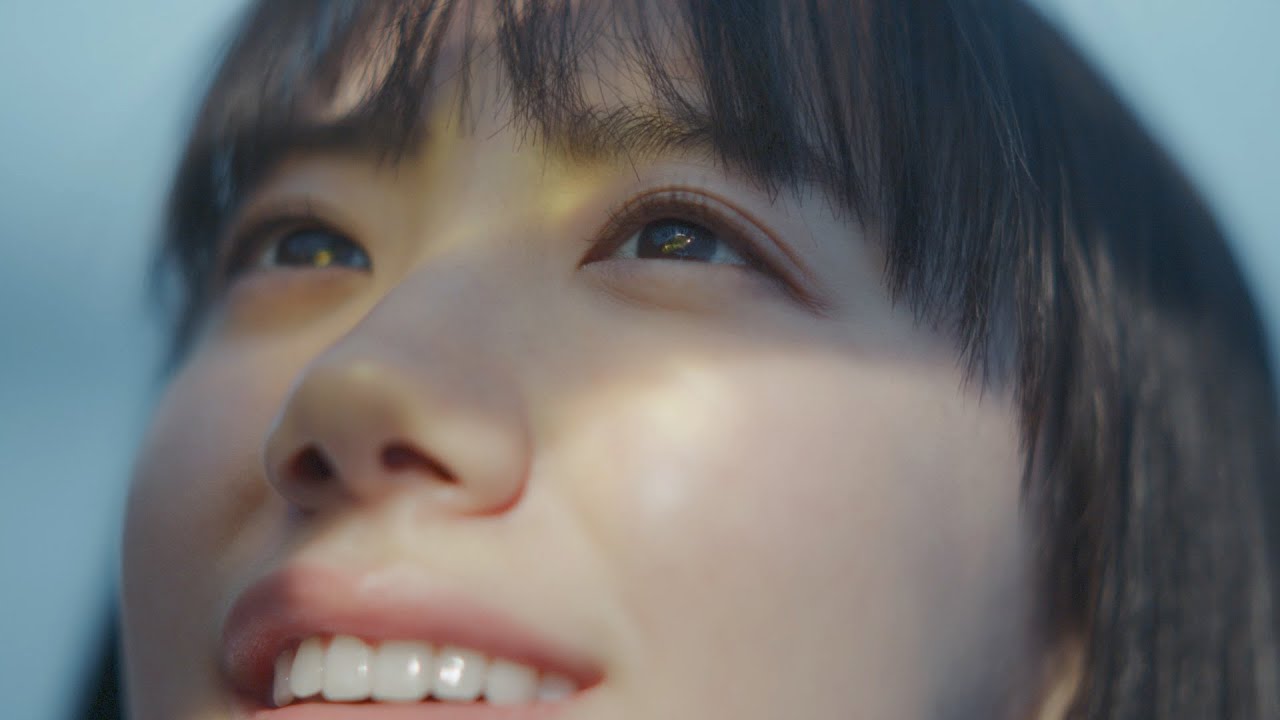 芦田愛菜、伊右衛門を味わう表情にクローズアップ！「きれい…」スタッフもぽつり 伊右衛門TVCM - Moe Zine