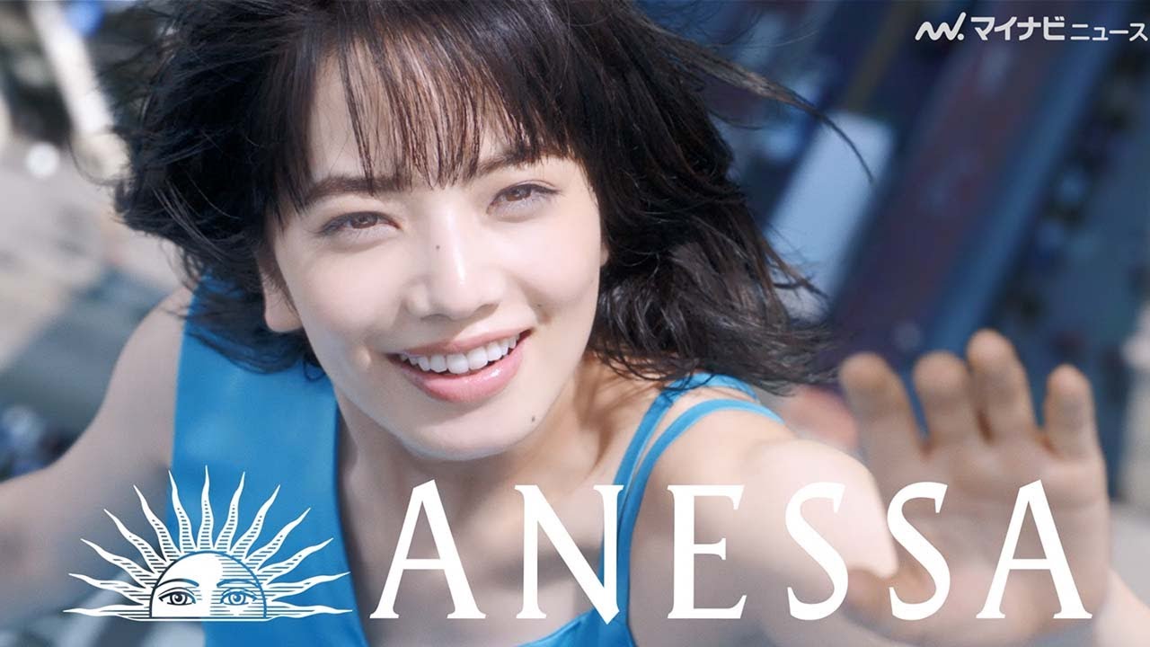 小松菜奈、BE:FIRSTの新曲「Smile Again」に乗せて爽やかな笑顔全開！ アネッサ新CM「うるおいホールドUVジェル」篇 - Moe Zine