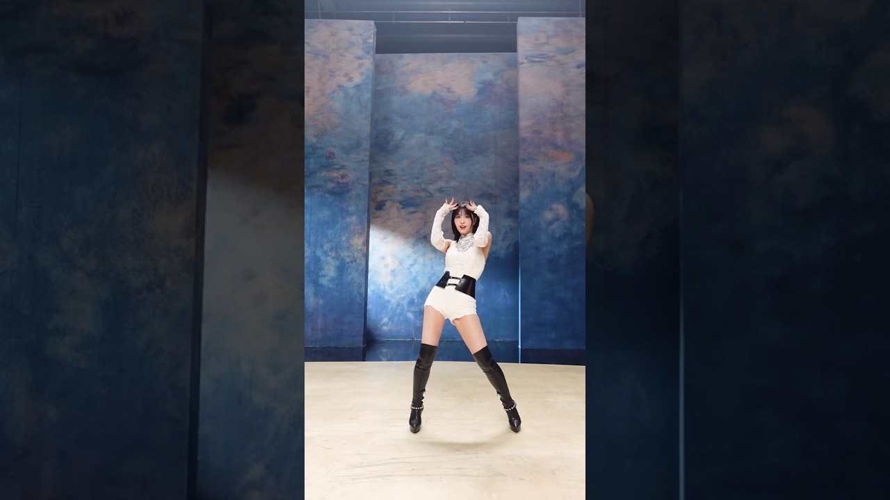 MISAMO「Do not touch」White Dress ver MOMO - Moe Zine