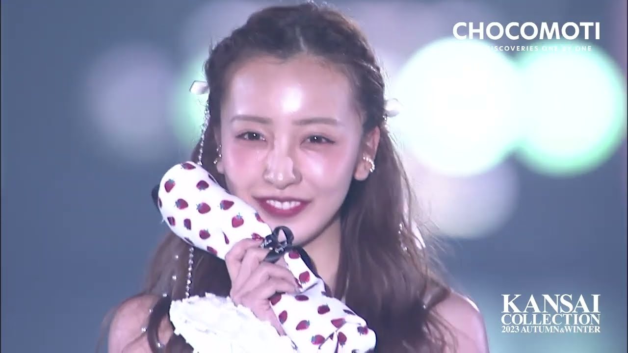 元AKB板野友美、自身のブランドとともに関コレのステージをランウェイ『KANSAI COLLECTION 2023 AUTUMN&WINTER』 - Moe Zine