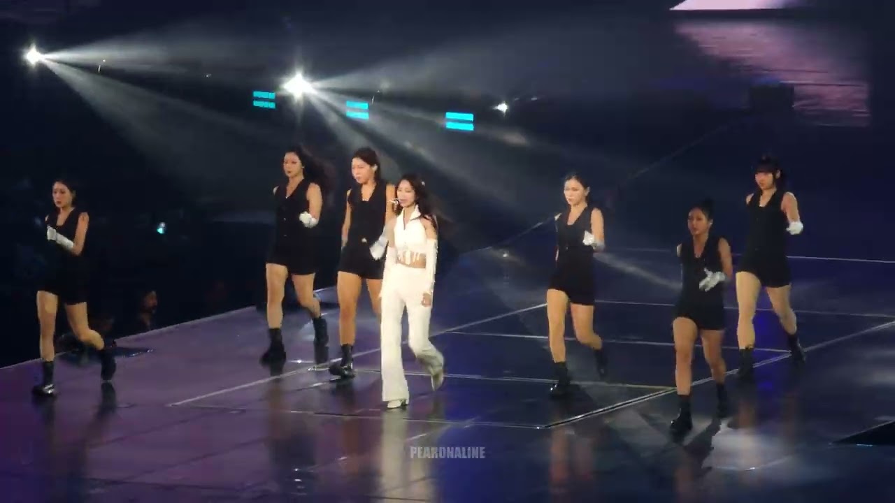 230902 4K FANCAM TWICE Tzuyu solo - TWICE 5TH WORLD TOUR 'READY TO BE' IN SINGAPORE - Moe Zine