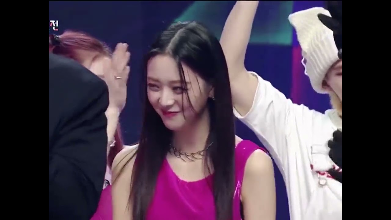 MC YoonA calling Yuna! - Moe Zine