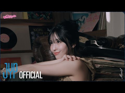 TWICE 8TH ANNIVERSARY MD Behind - MOMO - Moe Zine