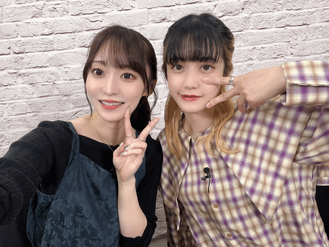 Ishitobi Erika and Koizumi Moeka from ~moe's note~ #34 - Moe Zine