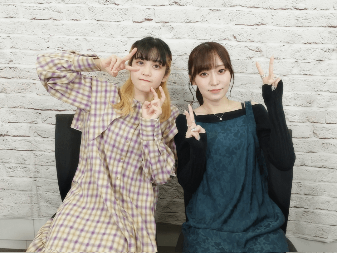 Ishitobi Erika and Koizumi Moeka from ~moe's note~ #34 - Moe Zine