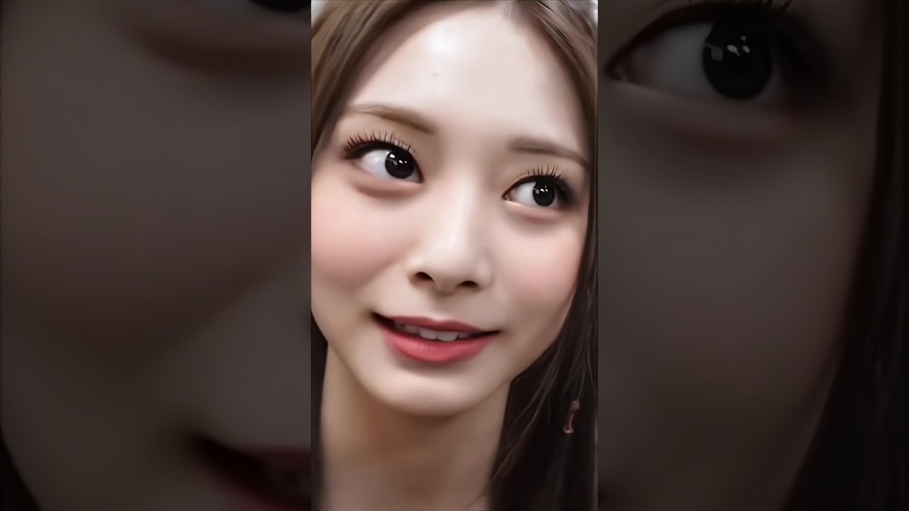 [TWICE TZUYU] Tzuyu is too close🤧💙 - Moe Zine