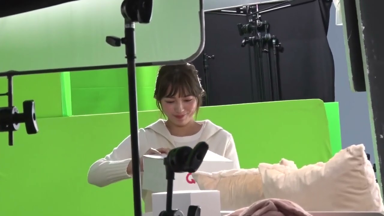 2023年 Qoo10 新CMメイキング＆インタビュー 川口春奈 - Moe Zine