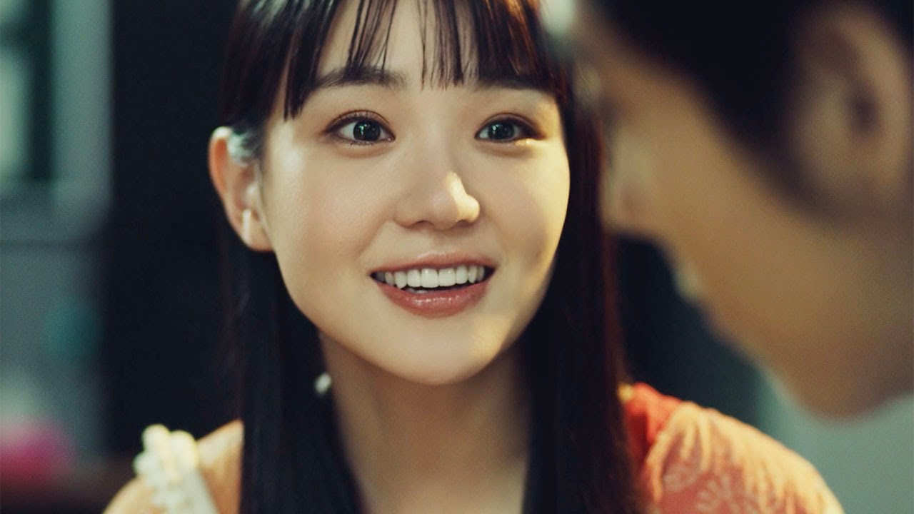 奈緒、賀来賢人を鋭いツッコミで追い詰める!? 初共演で「狂気じみた」演技？ レバレジーズ新CM＆インタビュー - Moe Zine