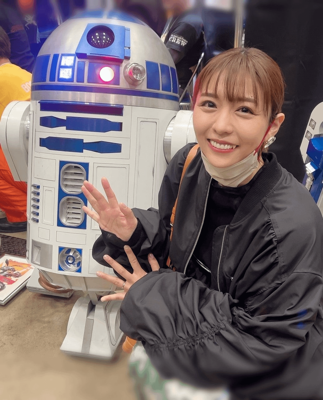 Toyosaki Aki × R2D2 - Moe Zine