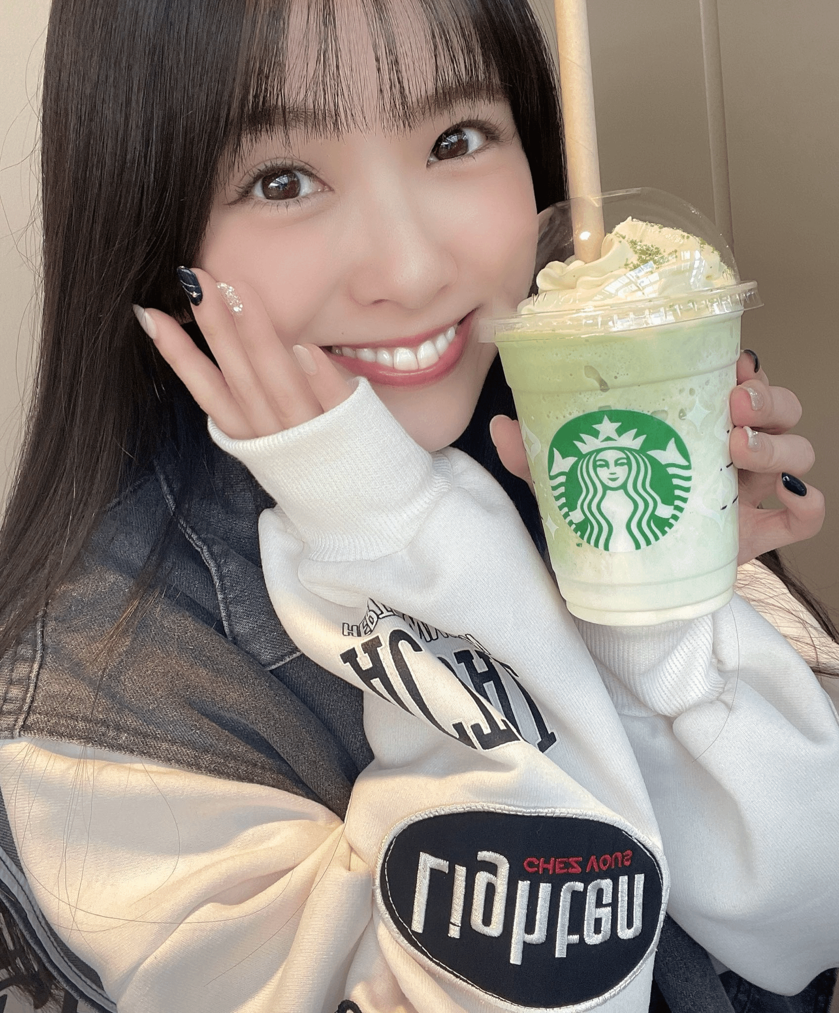 Yuina × ホワイト ピスタチオ フラペチーノ ️💚 - Moe Zine