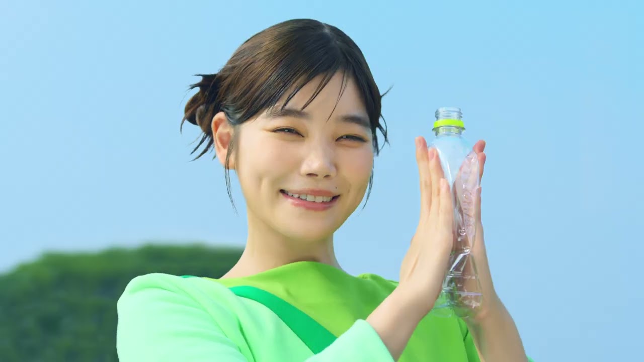 【い･ろ･は･す】 セントチヒロ・チッチ/岡崎体育 TVCM「未来の誰かにバトンをつなごう」 チッチ篇 15秒 I LOHAS TVCF - Moe Zine