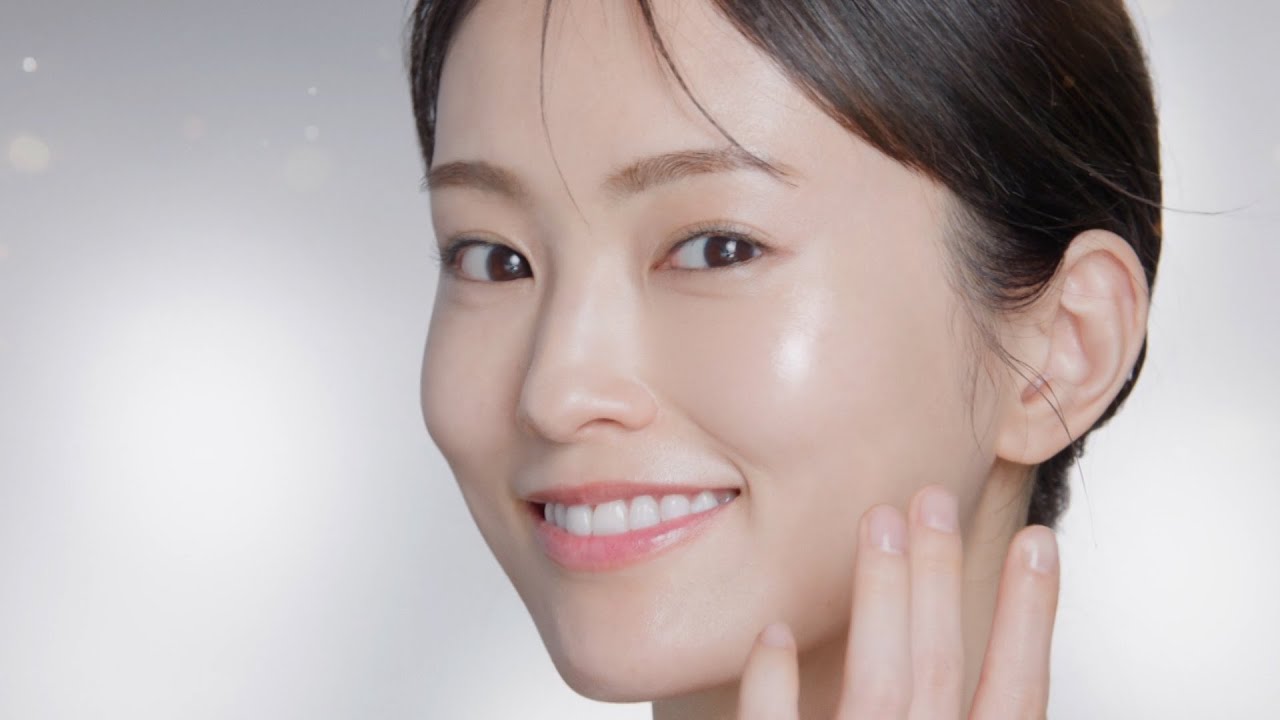 山本彩、圧倒的なつや肌披露 ドクターシーラボブランドアンバサダーに就任 「VC100エッセンスローションEX」新TVCM『そのつや、クリニックか、VC100か篇』 - Moe Zine