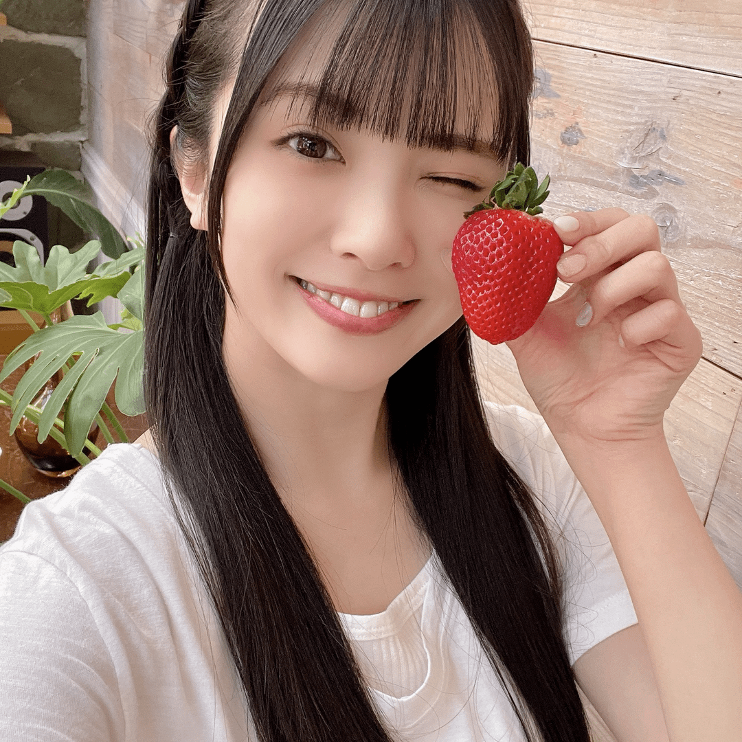 Yuina: 🍓🍓🍓 …(*´˘`*)⸝ ♬*゜ - Moe Zine
