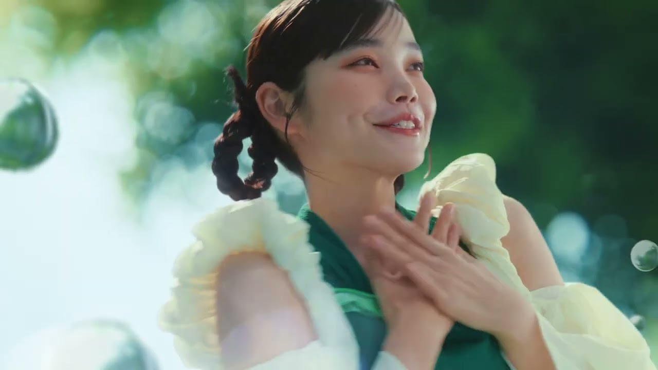 【い･ろ･は･す】 天然水 浜辺美波/セントチヒロ・チッチ TVCM「森と水とみんなの未来」篇 15秒 I Lohas TVCF - Moe Zine