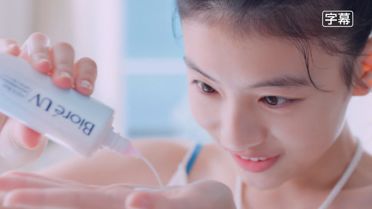 出口夏希 花王 ビオレUV 水層ハイライトUV 「メイク前につや肌仕込み」篇 TVCM - Moe Zine