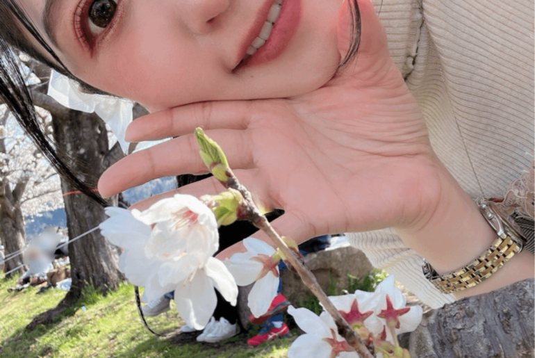 磯部花凛「My Girl vol.38」より - Moe Zine