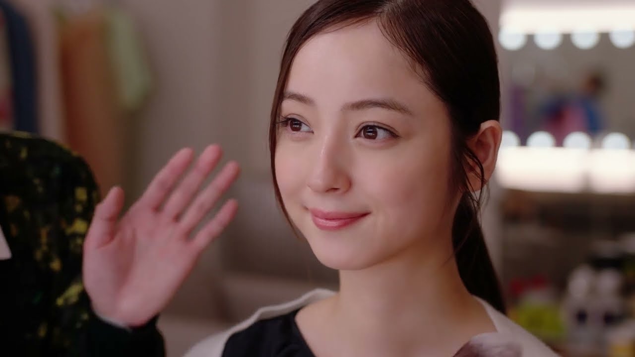 【Brighte 公式】 ELEKIシリーズ「BRUSH編」15秒 TVCM 佐々木希さん 主演 - Moe Zine