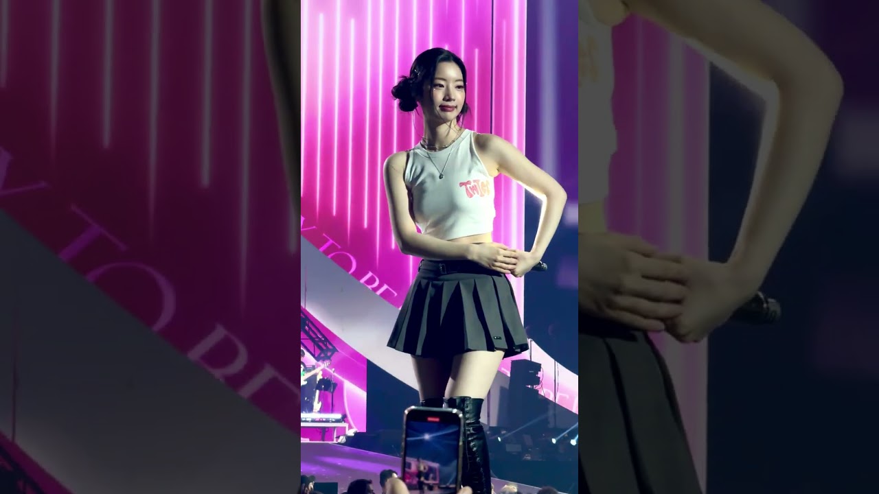 TWICE 5TH WORLD TOUR ‘READY TO BE’ ONCE MORE IN LAS VEGAS - LOOK AT ME [FANCAM] - Moe Zine