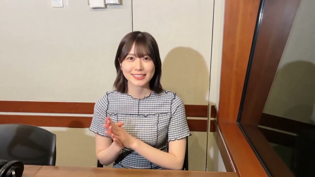 BRODY 8月号の告知をする丹生明里 - Moe Zine