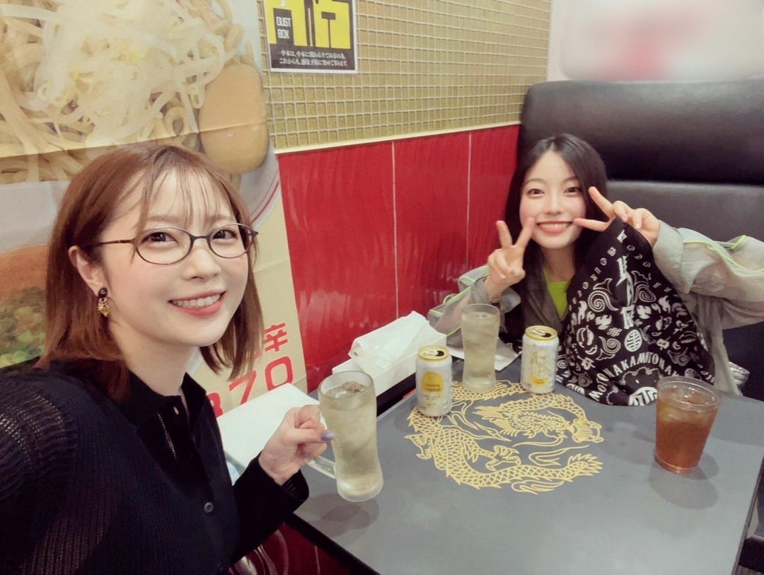 Hondo Kaede and Yumi Uchiyama hanging out (along with Yoshitsugu ...