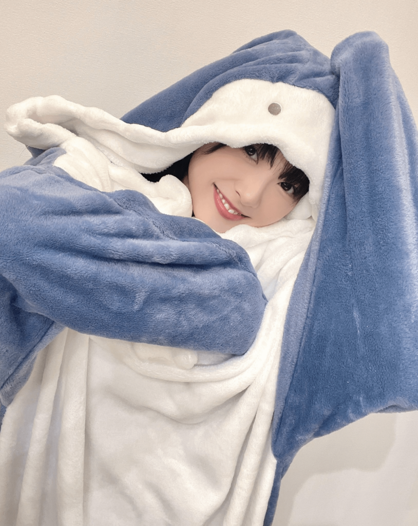 Yuina: 🦈🩵🦋💎 ️🐺 - Moe Zine