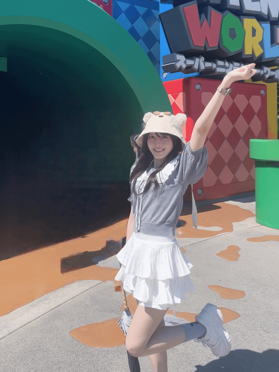 Tsukishiro Rina at USJ - Moe Zine